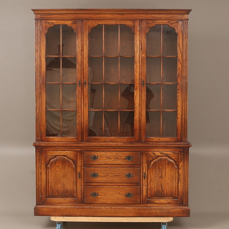 DISPLAY CABINET, Reprodux, England, solid oak, second half of the 20th ...