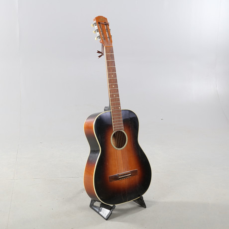GITARR, Levin, modell 121. Samlarföremål - Musikinstrument - Auctionet