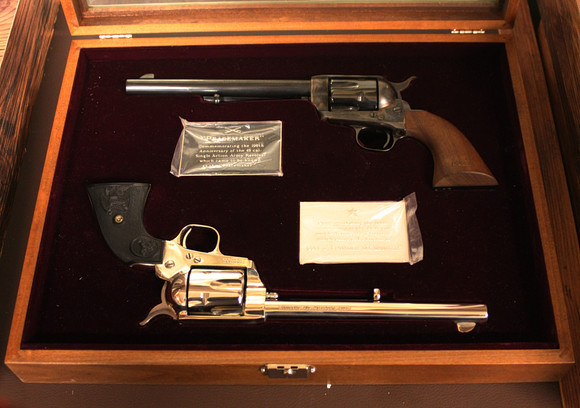 COLT. ANNIVERSARY SET PEACEMAKER cal. 45 Colt & 1873 FRONTIER cal. 44 ...