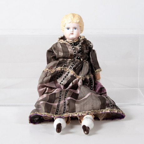 PORSLINSDOCKA, tidigt 1900-tal. Leksaker - Auctionet