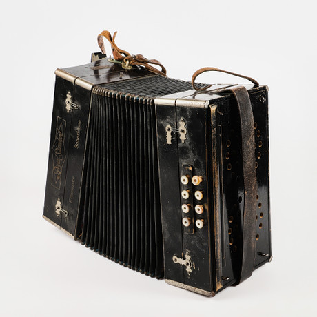 DRAG GAME, Royal Standard. Miscellaneous - Musical instruments - Auctionet