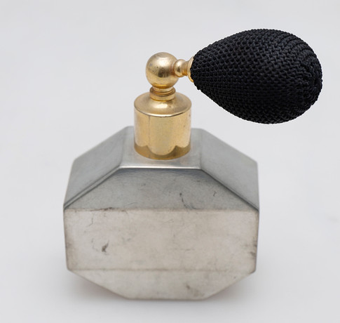 Perfumero con vaporizador Art Déco de Sheffield en peltre y latón ...