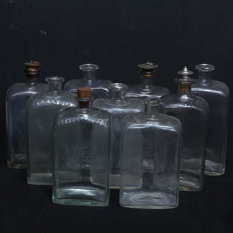 FLASKOR i schatull, 1800-tal. Glas - Övrigt - Auctionet