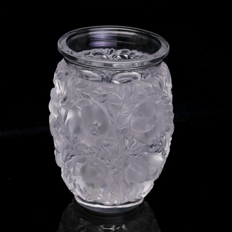 VASE, LALIQUE, opalescent glass, France. Glass - Other - Auctionet