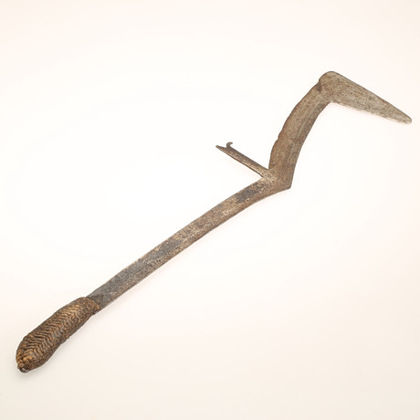 BATTLE AXE, African. Weapons & Militaria - Edged weapons - Auctionet