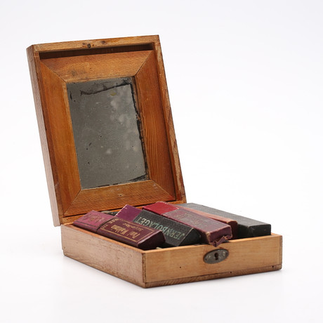RAZOR BOX WITH RAZORS. Miscellaneous - Miscellaneous - Auctionet