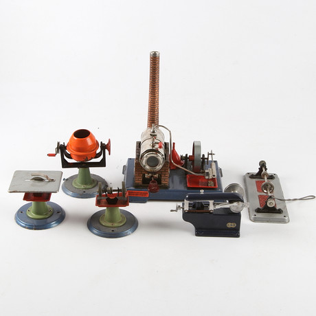 DAMPFMASCHINE mit MASCHINEN, Wilesco, Deutschland. Das letzte Viertel ...