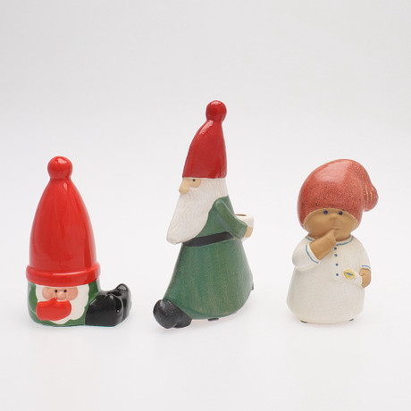 LISA LARSON. FIGURER, 3 ST, i form av tomtar. Keramik & Porslin ...