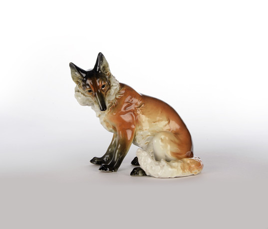 KARL ENS PORZELLAN. Sitting fox. Dating around 1950. Thuringia, Germany ...