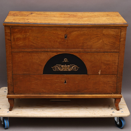 Chest of drawers, veneered wood, art deco, with brass fittings ...