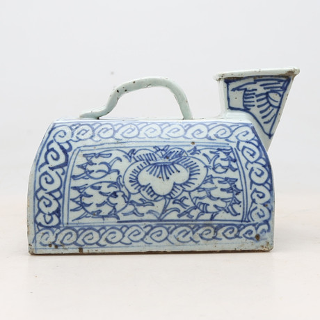Chinese jug in blue and white porcelain, 20th Century. Ceramics ...