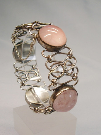 ROSENKVARTSARMBAND SILVER signerad ADOLF REGELMANN 1939. Smycken ...