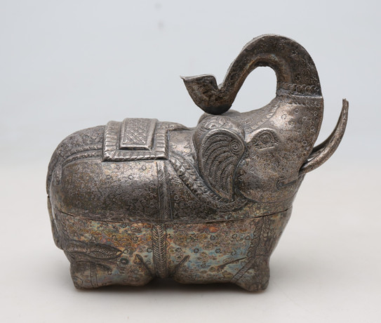 Cambodian elephant-shaped box in silver-plated metal, 20th century ...