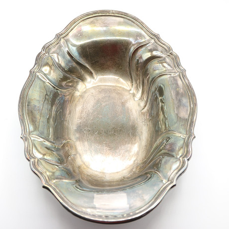 SILVER-PLATED BAROQUE FRUIT BOWL. Silver & Metals - Silver - Auctionet