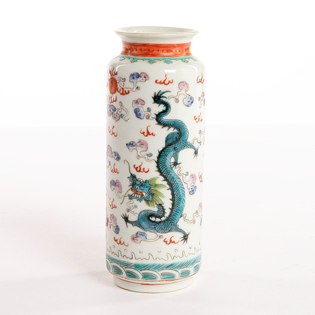 A Republic period Chinese porcelain vase. Asiatika - Auctionet