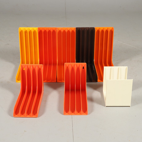 SKIVSTÄLL, 8 stycken, plast, 1970-tal. Övrigt - Övrigt - Auctionet