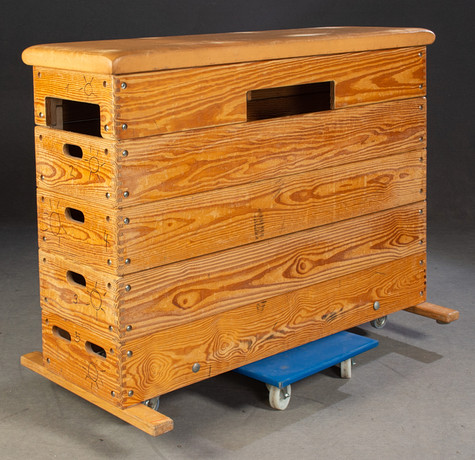 vaulting box/gymnastics box. Furniture - Other - Auctionet