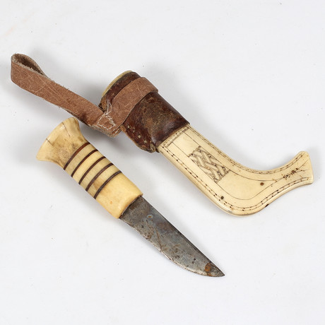 MARTIN SOURRA, Sami knife, horn, leather, signed. Weapons & Militaria ...