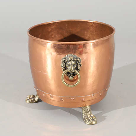 GRYTA MED MASKARONER, koppar och mässing, 1900-tal. Silver & Metall ...