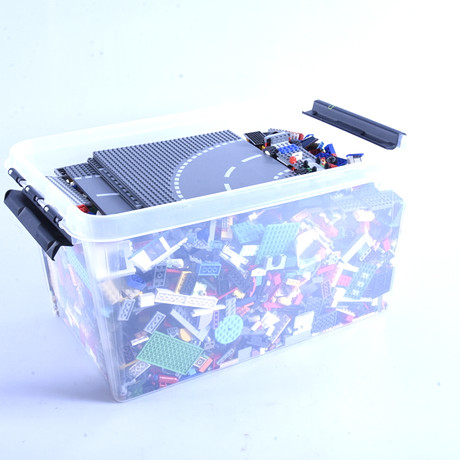 LARGE A Collection OF LEGO, approx. 13 kilos, 1 box of empty Lego boxes ...