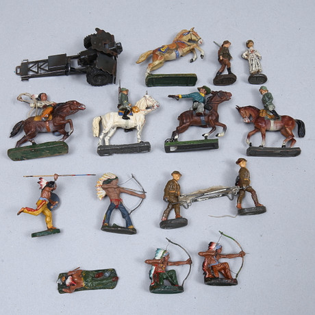 ELASTOLIN HAUSSER Soldiers, western figures and cannon, about 15 parts ...