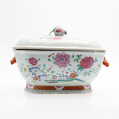 TERRIN WITH COVER, China, porcelain, famille rose, Qianlong, 18th ...