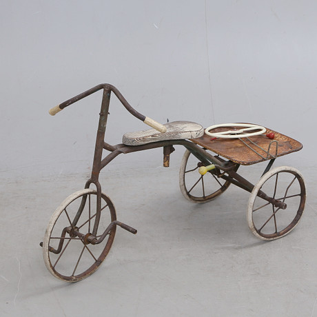 TREHJULING, trä/metall, samt ratt, tidigt 1900-tal. Leksaker - Auctionet