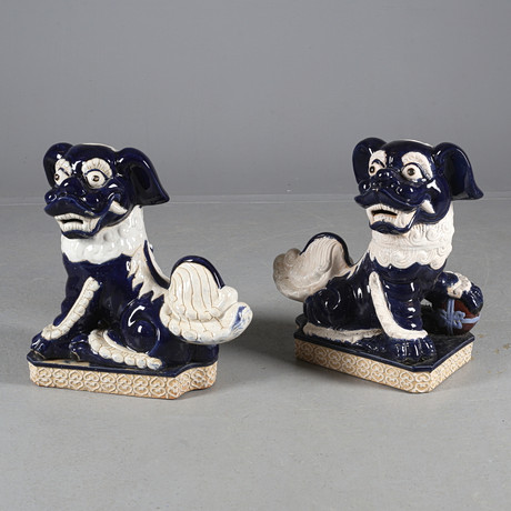 FIGURINER, 2 st, keramik. Fo-Hundar, Kina, 1900-talets senare del ...