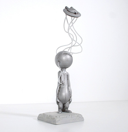 MARTIN SMIDA. HANS ATELJÉ. Den nyfikna astronauten, skulptur. Konst ...