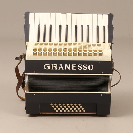 DRAG GAME, Granesso. Collectables - Musical instruments - Auctionet