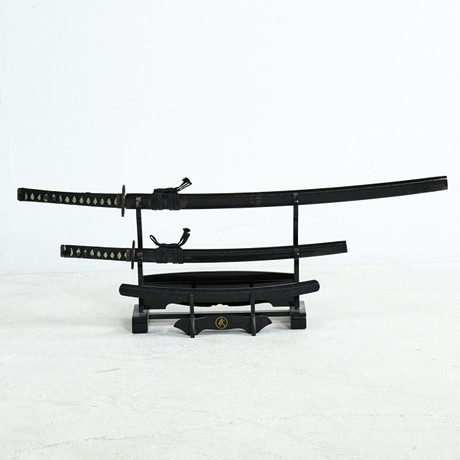 DEKORATIVT SVERD, 1900/2000-tallet, 3 dlr, i form af et samurai-sværd ...