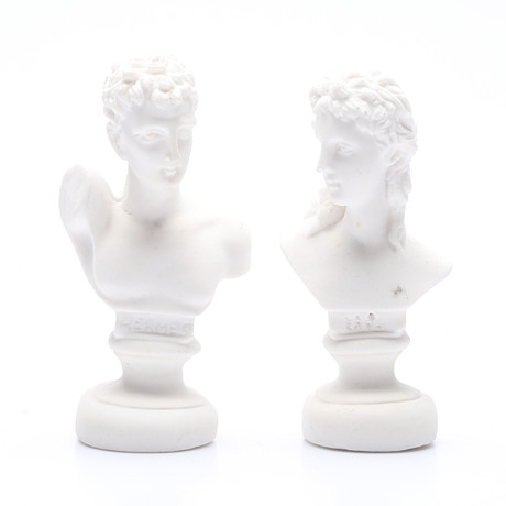 BYSTER, 2 st, efter antiken. Konst - Skulptur - Auctionet