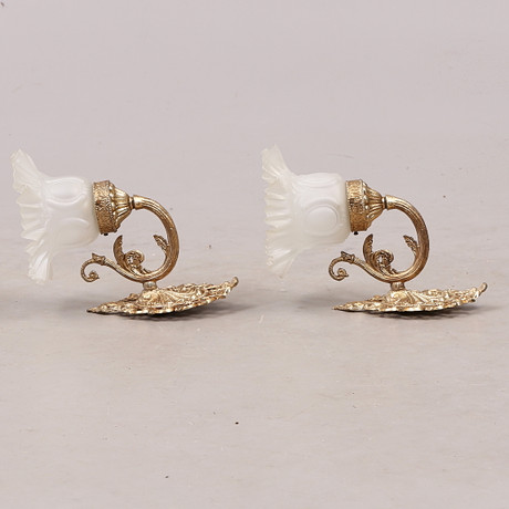 VÄGGLAMPOR, 1 par, glas/metall, 1900-talets andra hälft. Belysning ...