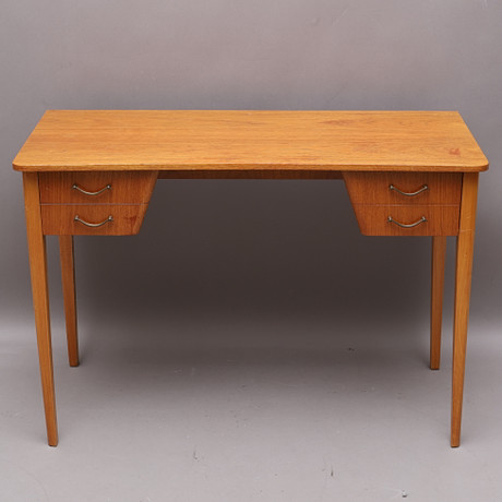 SKRIVBORD, teak, kring 1950/60-tal. Möbler - Bord - Auctionet