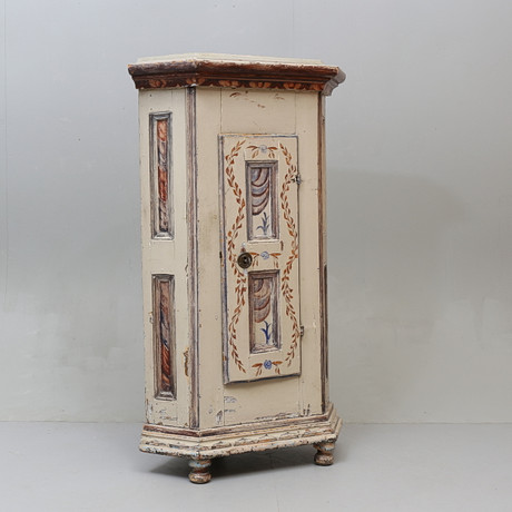 CORNER CABINET, commoner, 19th century. Folk art - Furniture - Auctionet