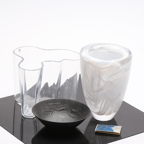 GLASS/PORCELAIN, three parts, iIttala, Kosta Boda, Rörstrand. Ceramics ...