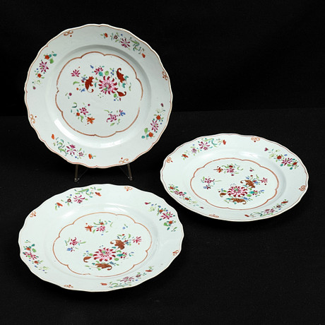 TALLRIKAR, 3 st porslin, Kina, Qianlong (1736-1795), famille rose ...