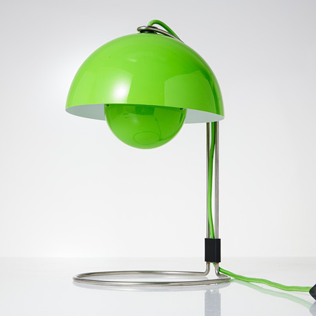 VERNER PANTON. "Flower pot VP4", bordslampa, bemålad och kromad metall ...