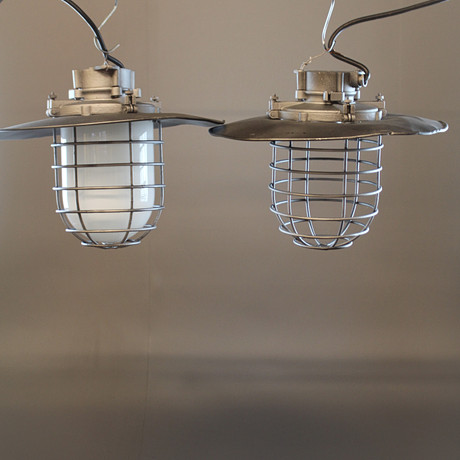 TAKLAMPOR 2 st industrimodell. Belysning & Lampor - Taklampor - Auctionet