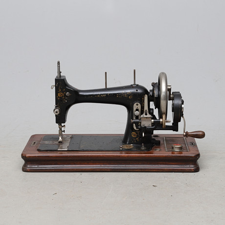 SEWING MACHINE, Marke "Victoria", 19th/20th century. Miscellaneous ...