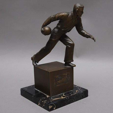 STATUETTE, bronze, Bowling player. Art - Sculptures & Bronzes - Auctionet