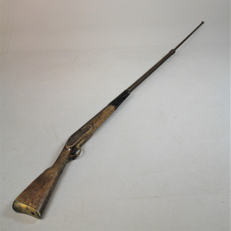 BAYONET FENCING RIFLE, wood/metal, spring barrel with ball end. Weapons ...