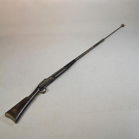 BAYONET FENCING RIFLE, wood/metal, spring barrel with ball end. Weapons ...