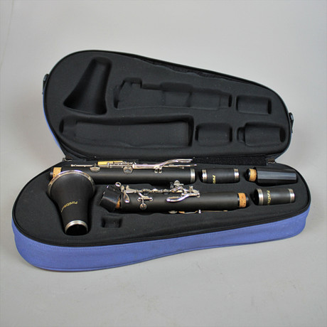 CLARINET First Act pussissa. Muut - Soittimet - Auctionet