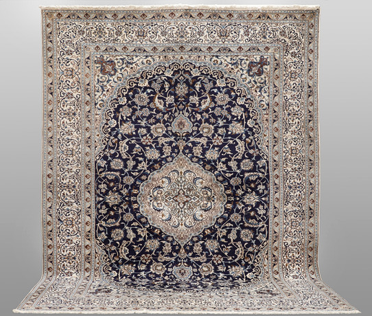 MATTA, persisk, nain med silkesinslag. Ca 392 x 294 cm. Mattor & Textil ...