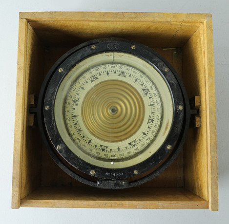 KOMPASS, LYTH, nr 14339, Stockholm. Övrigt - Teknika & Nautika - Auctionet