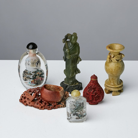 CHINESE OBJECTS, 6 pcs, 2 snuff bottles in glass, one with a cover in ...