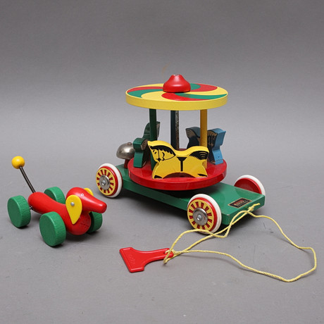 LEKSAKER, karusellhästar & tax, trä, BRIO. Leksaker - Auctionet