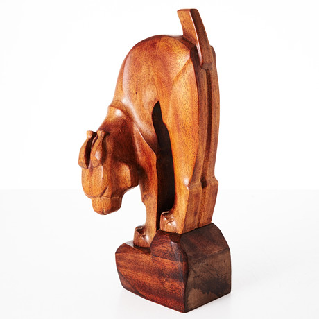 UKKO TALVI. Lodjur, skulptur, teak, signerad. Konst - Skulptur - Auctionet
