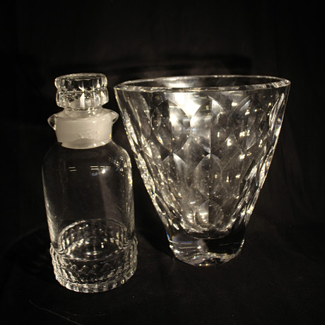 VAS+KARAFF Ingeborg Lundin Kosta Boda. Glas - Konstglas - Auctionet